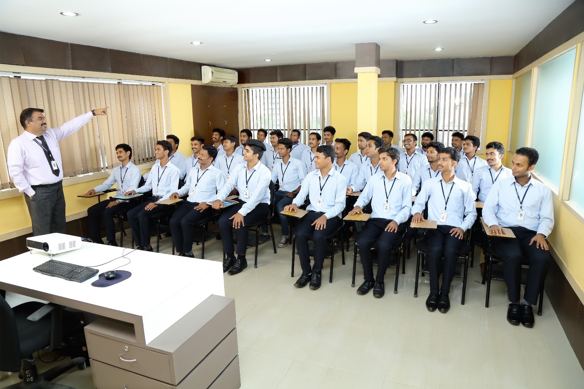 Logistics and Supply Chain Management College | London College ...